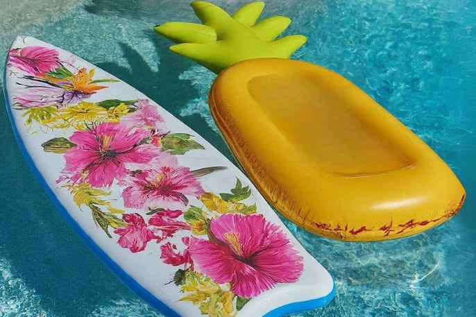 10+ Luau & Hawaiian Pool Party Ideas – Floatie Kings